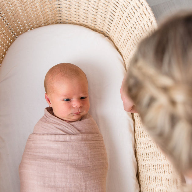 Organic cotton muslin swaddle wrap - Dusty pink | Love & Lee